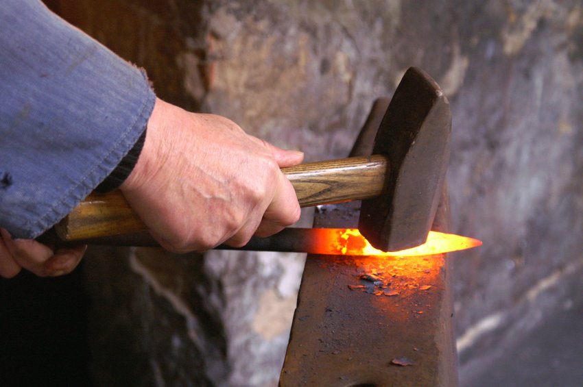 Smeedlassen of smeden – BOOGLASSEN.COM